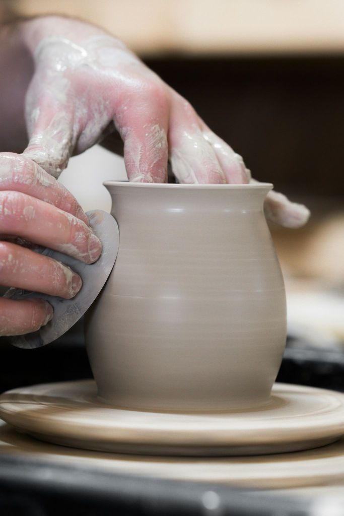 What to Wear to Pottery Class – 6 Tips On The Ideal Outfit ...